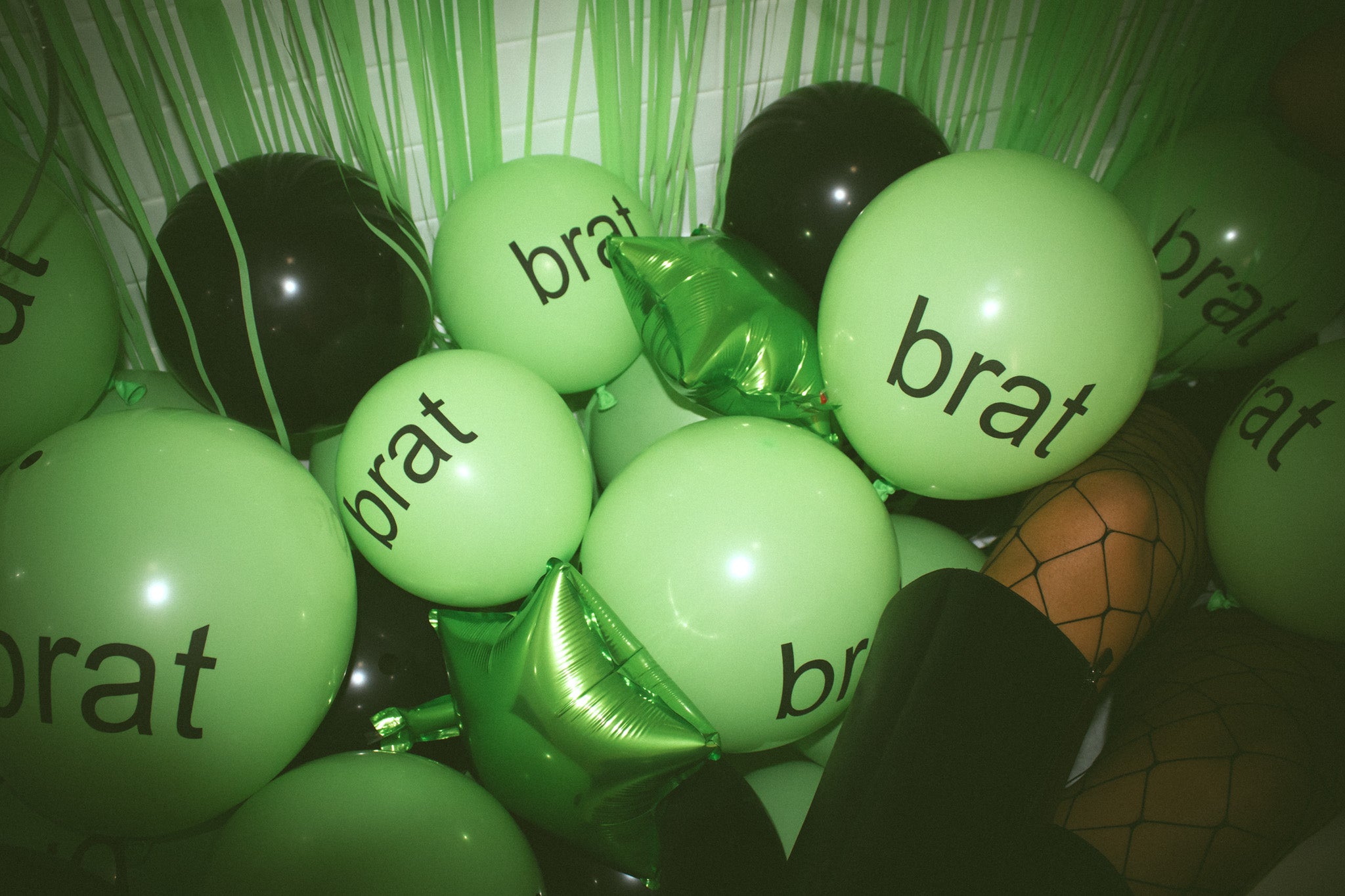 How to Throw An Epic Brat Themed Birthday Party 💚🍏 – NinalemsParty